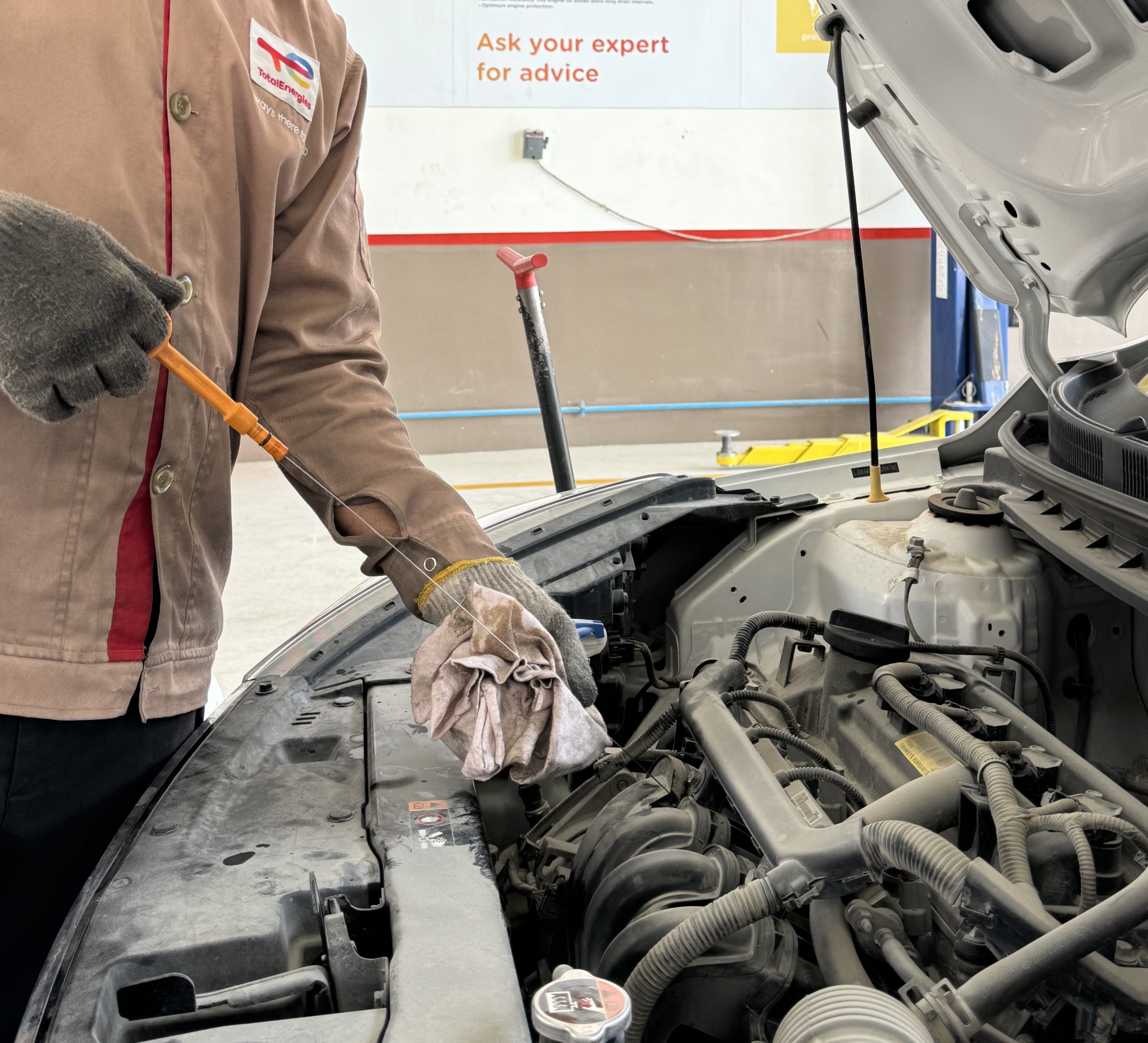 Oil & Filter Change - Tajdeed RTA Vehicle Testing Center